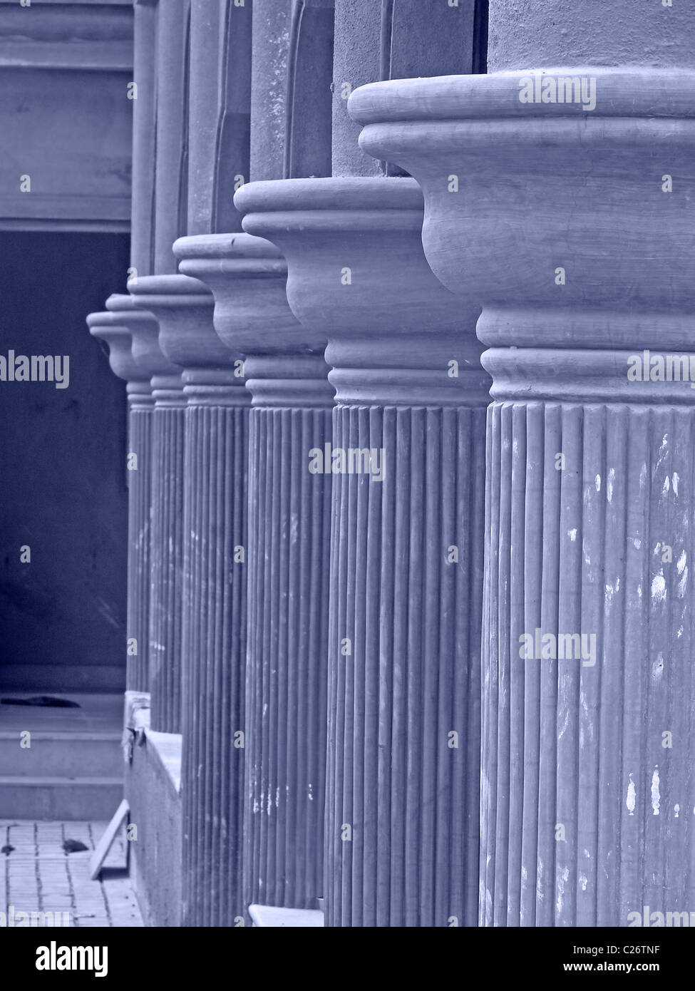 Ligne de colonnes Banque de photographies et d’images à haute ...