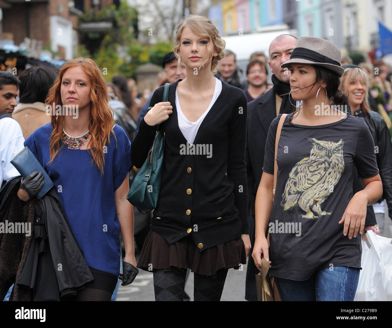 Sensation de chant américain Taylor Swift quitte son hôtel pour aller ...