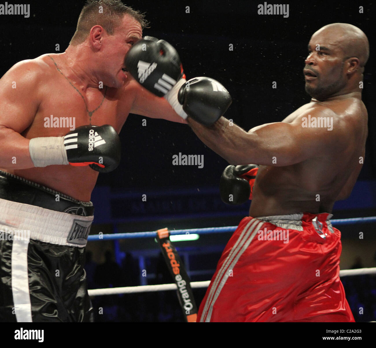 Vaincu le combattant vinny maddalone de new york city Banque de ...