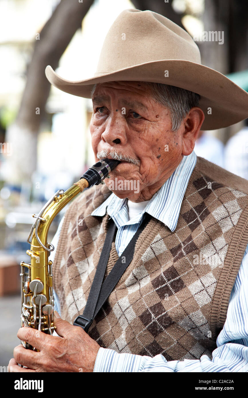 Homme mexicain Banque de photographies et d’images à haute résolution ...