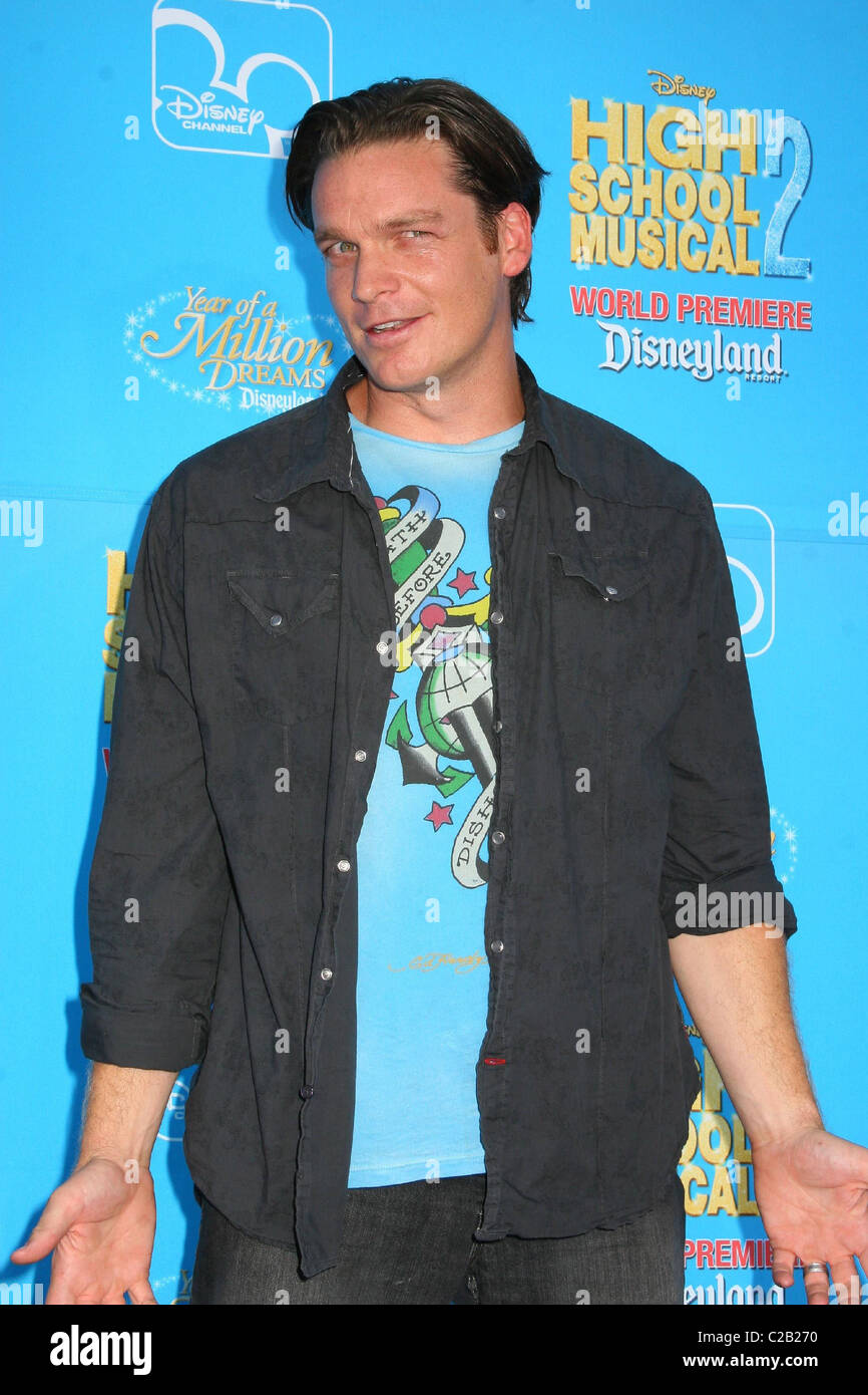 Bart Johnson Disney's 'High School Musical 2' Première Mondiale ...