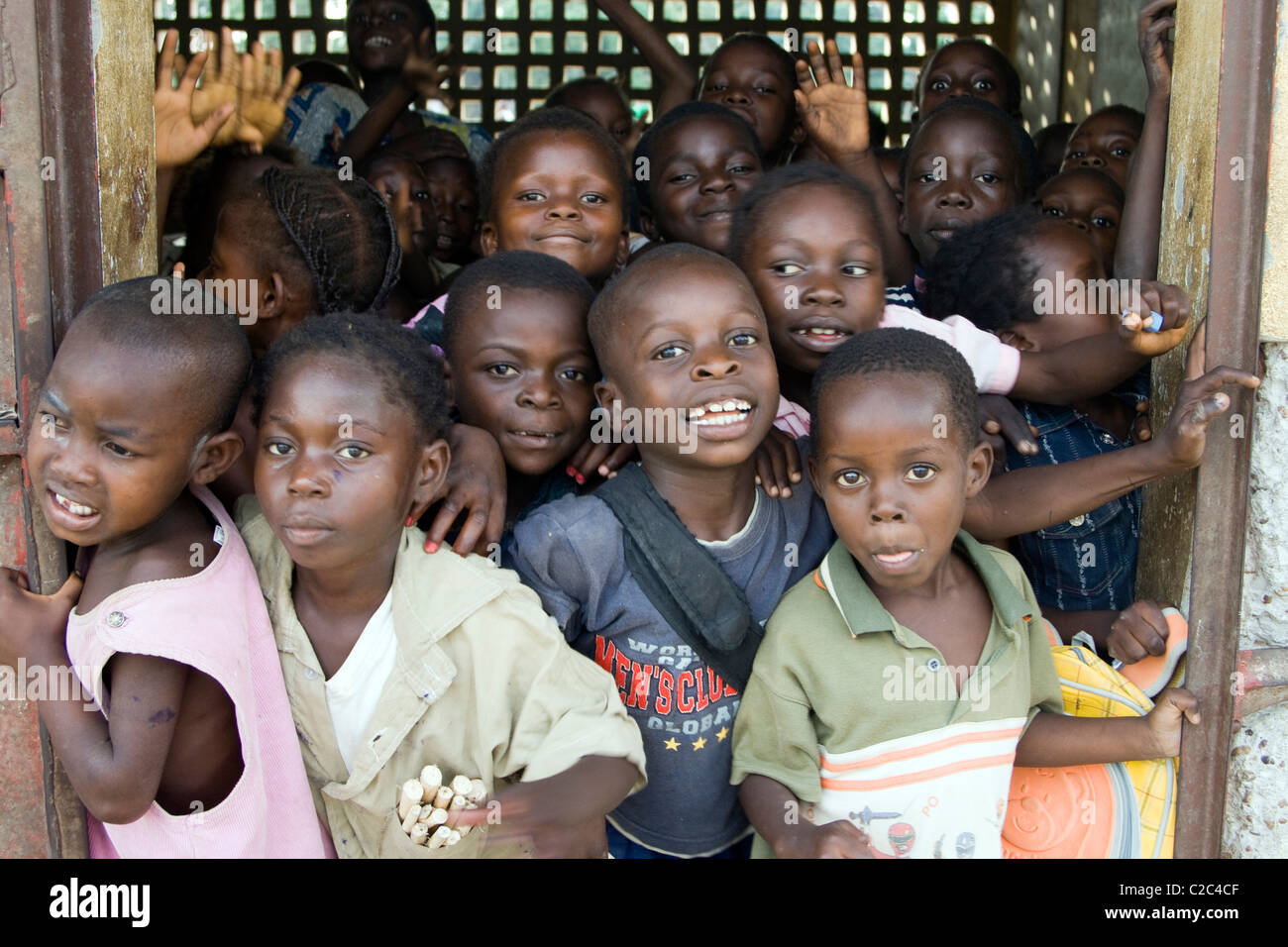 Betou kids ubangi republic river congo Banque de photographies et d ...
