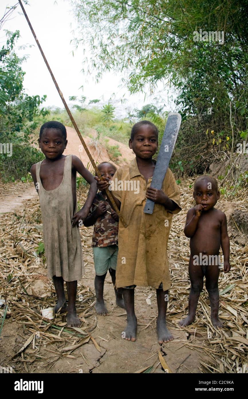 Betou kids ubangi republic river congo Banque de photographies et d ...