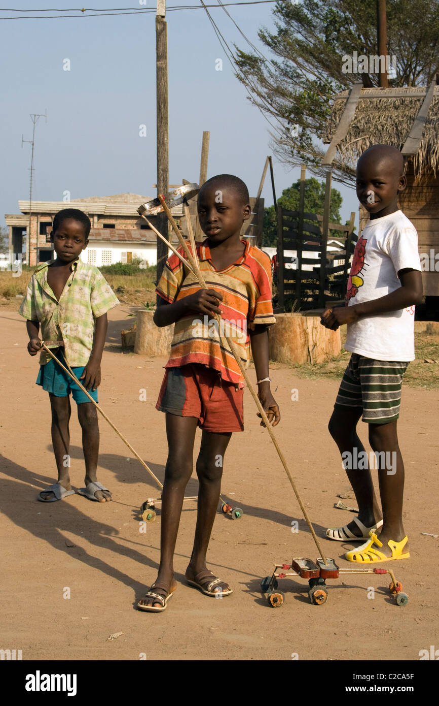 Betou kids ubangi republic river congo Banque de photographies et d ...
