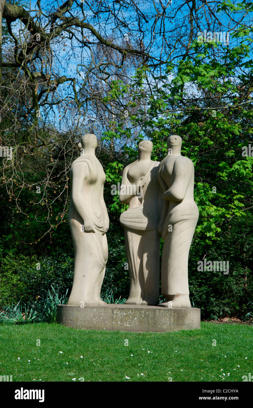 Henry Moore sculpture trois chiffres dans Battersea Park, London ...