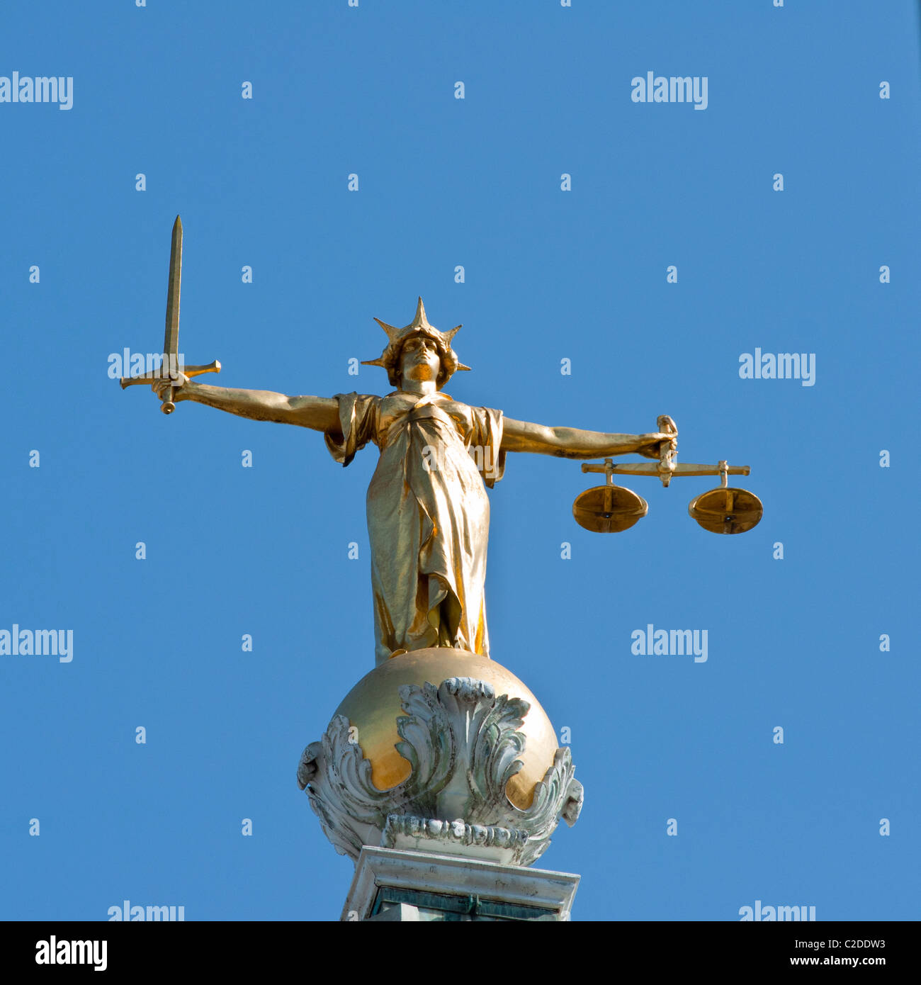 Statue avec balance Banque de photographies et d’images à haute ...