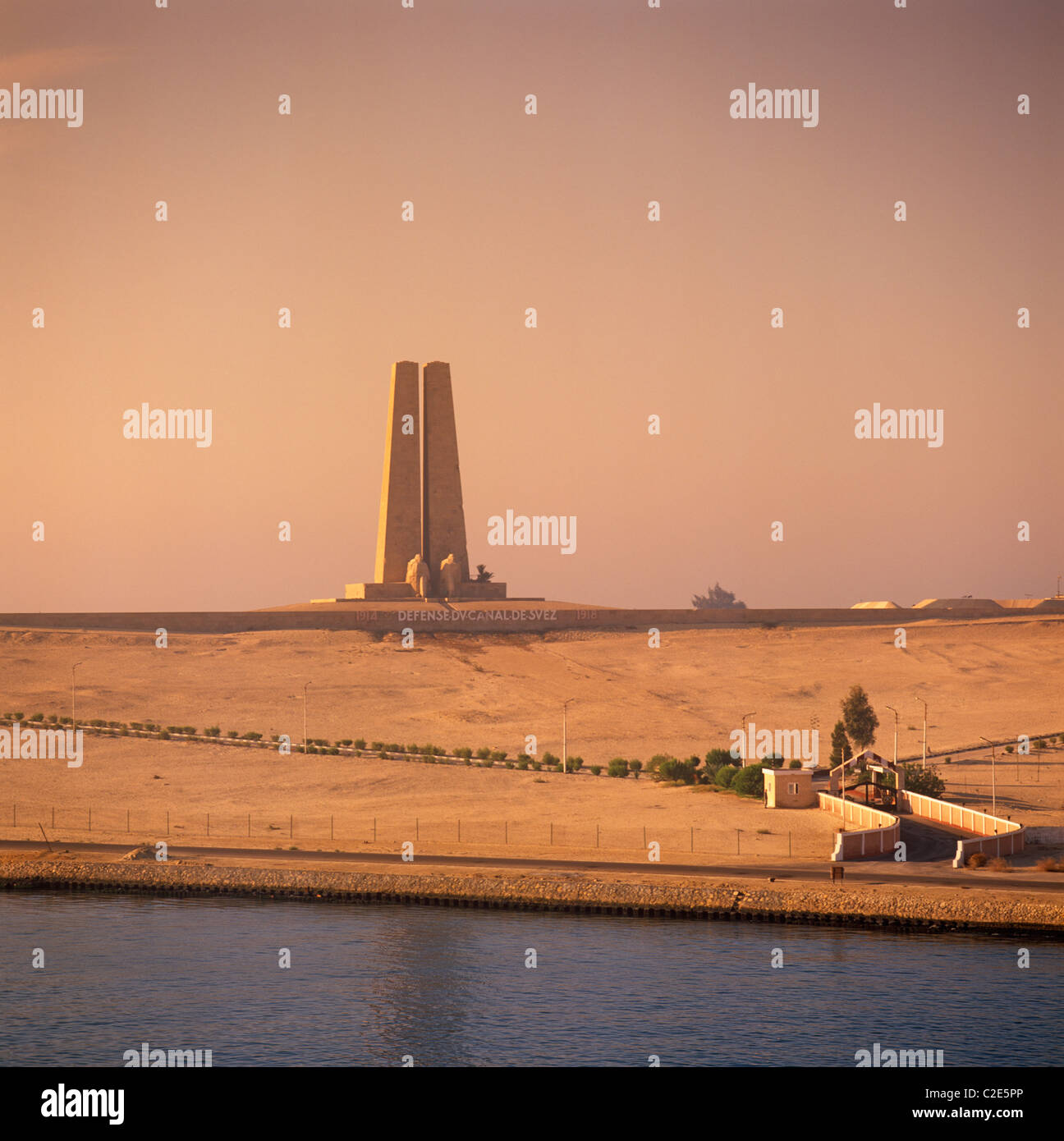 Monument aux morts au canal de suez Banque de photographies et d’images ...