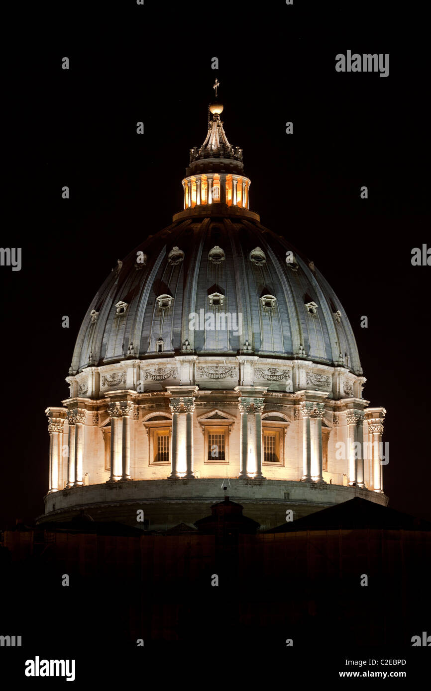 Saint Peter's Dome nuit vue projetée par Michel-Ange Buonarroti pour la ...