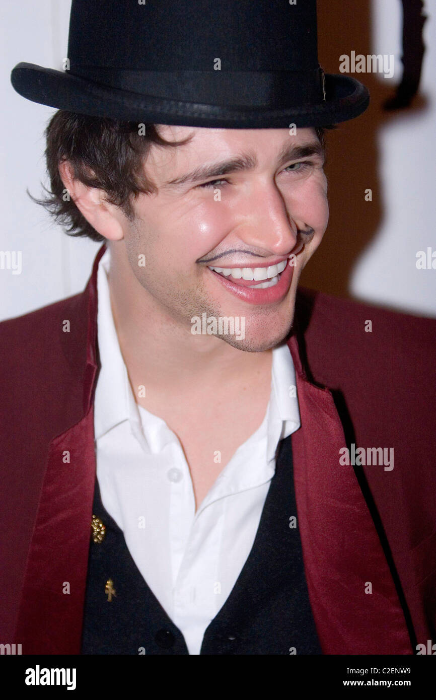 Star de la série télévisée "Kyle XY" Matt Dallas fêter son anniversaire ...