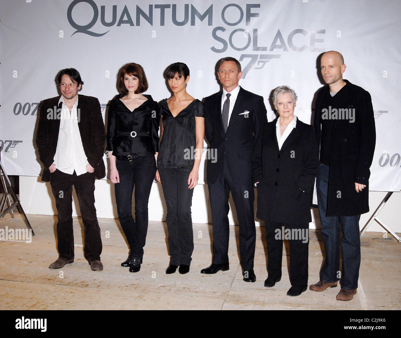 Olga kurylenko gemma arterton james Banque de photographies et d’images ...