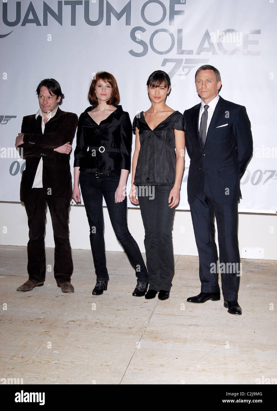 Mathieu Amalric, Gemma Arterton, Olga Kurylenko et Daniel Craig James Bond 007 Photocall pour ...