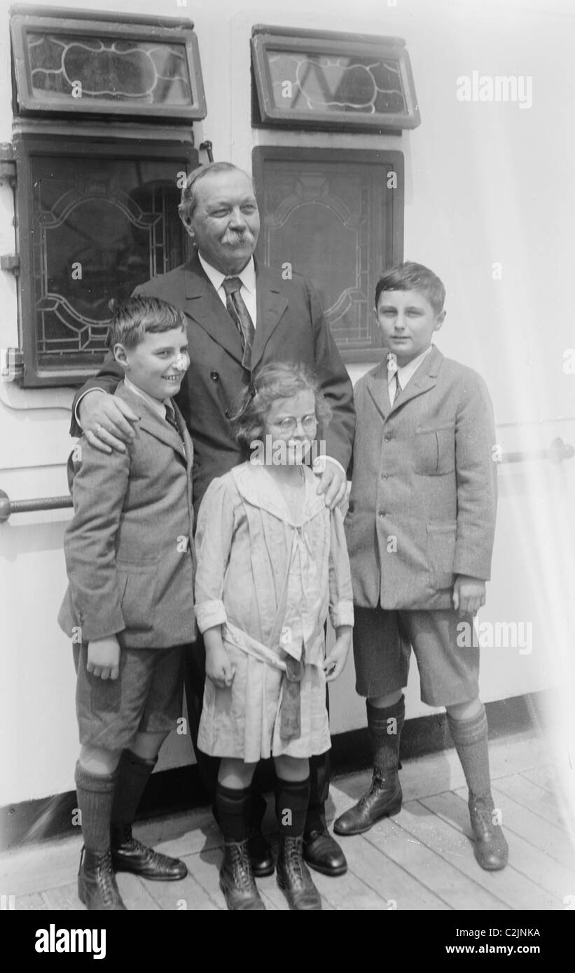 Un conan doyle Banque de photographies et d’images à haute résolution ...