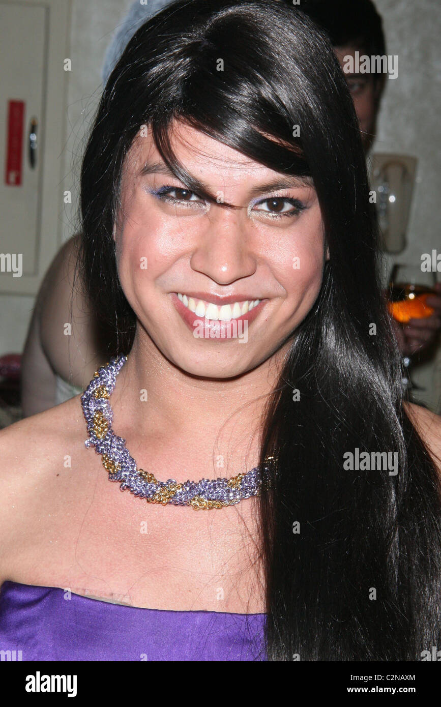 Empress Shania Rendezvous la nuit annuelle 22nd d'un millier de robes ...