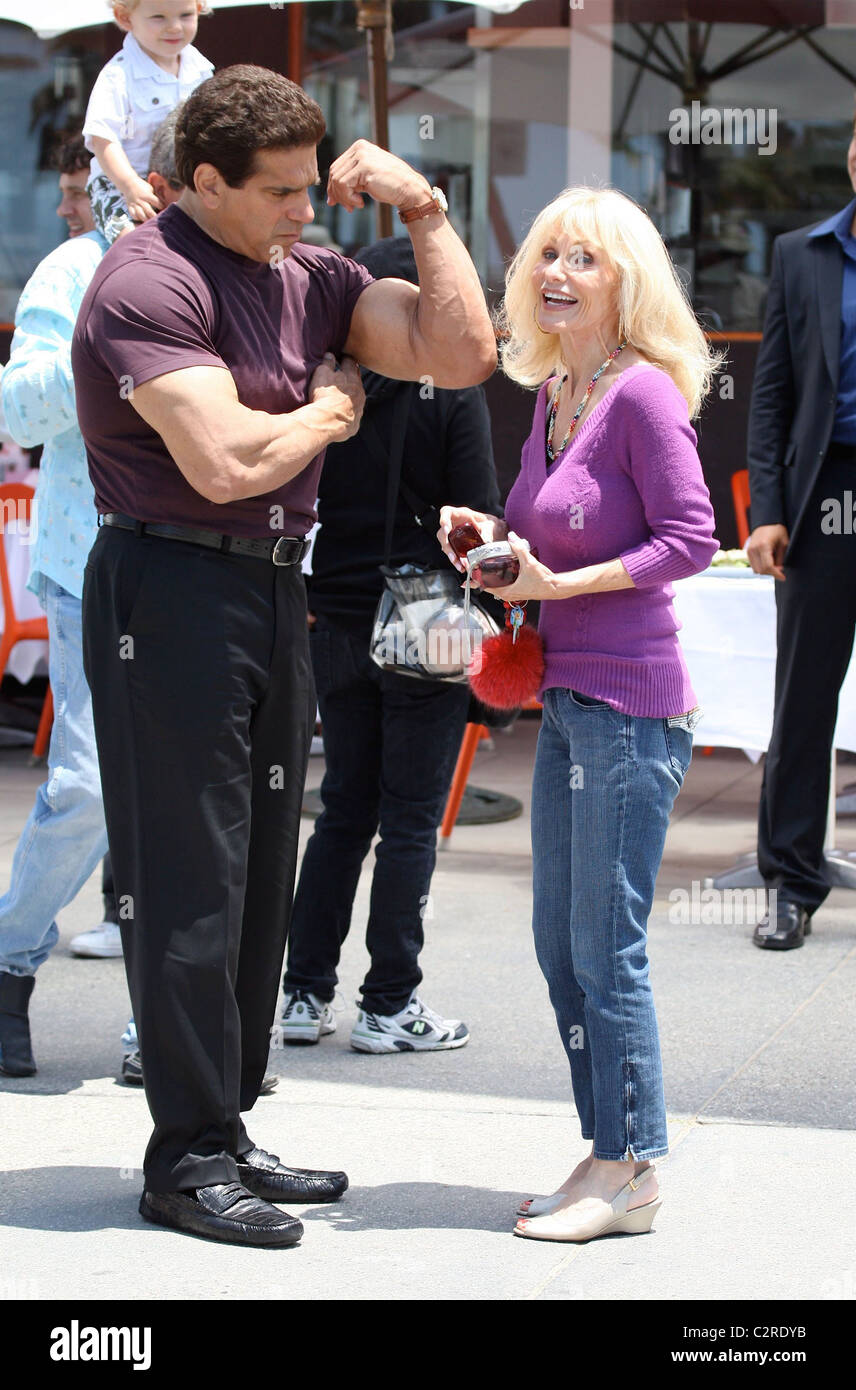 Lou Ferrigno et Carla Ferrigno sur le plateau du nouveau film "I Love You, Man' Los Angeles ...
