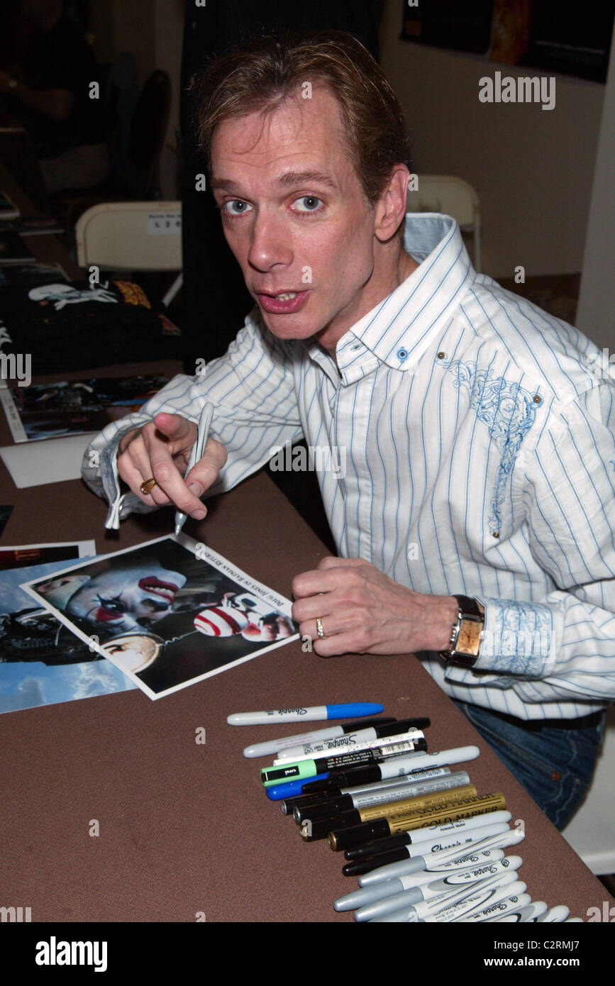 Doug Jones "La Big Apple, bande dessinée, Art Toy & Sci-fi Show' - le ...