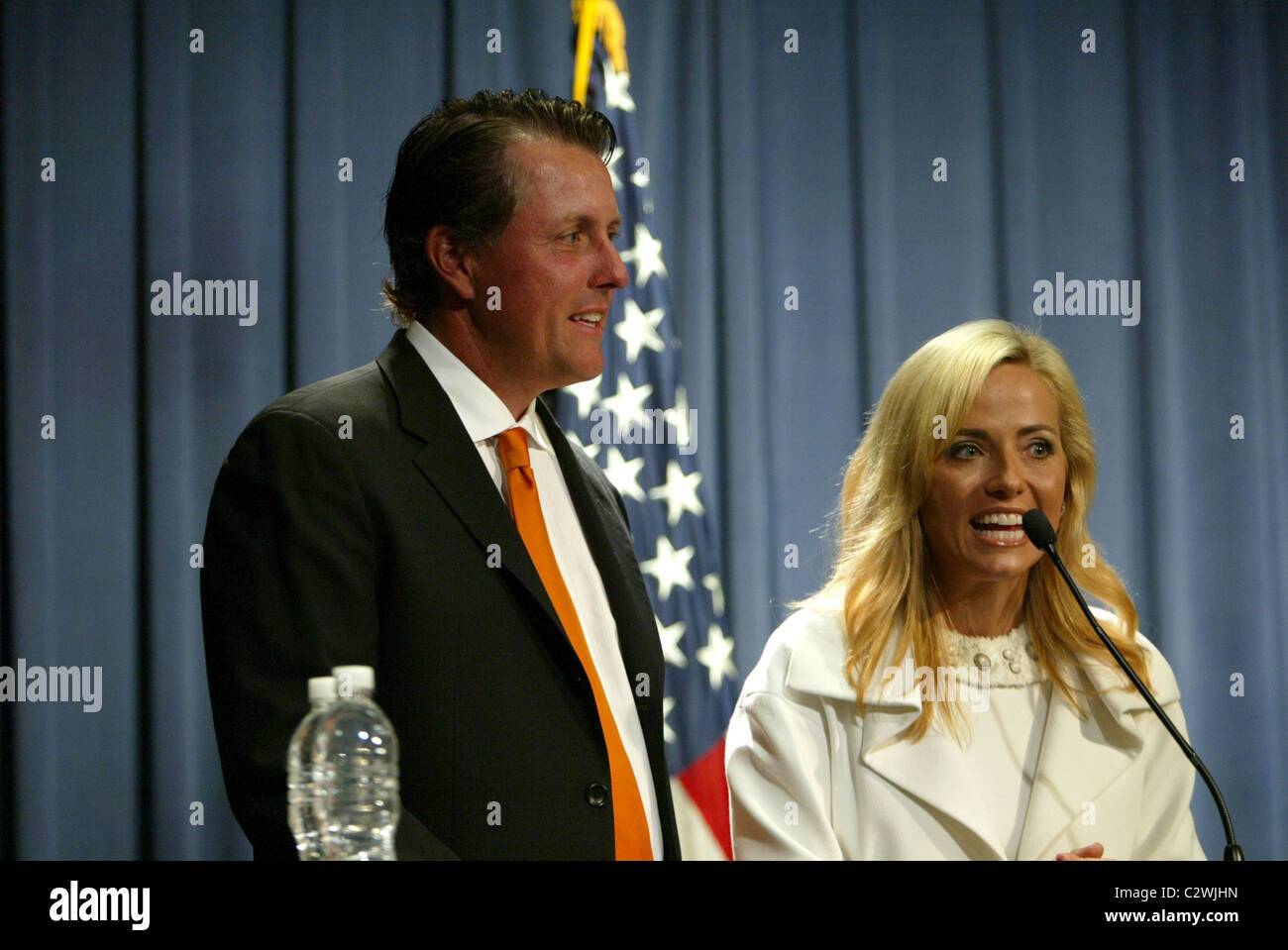 Phil Mickelson et Amy Mickelson participent au ministère de l'éducation ...