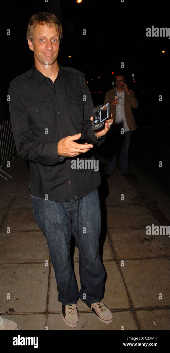 Tony Hawk La Fête de lancement de la T-mobile Sidekick LX Tony Hawk ...