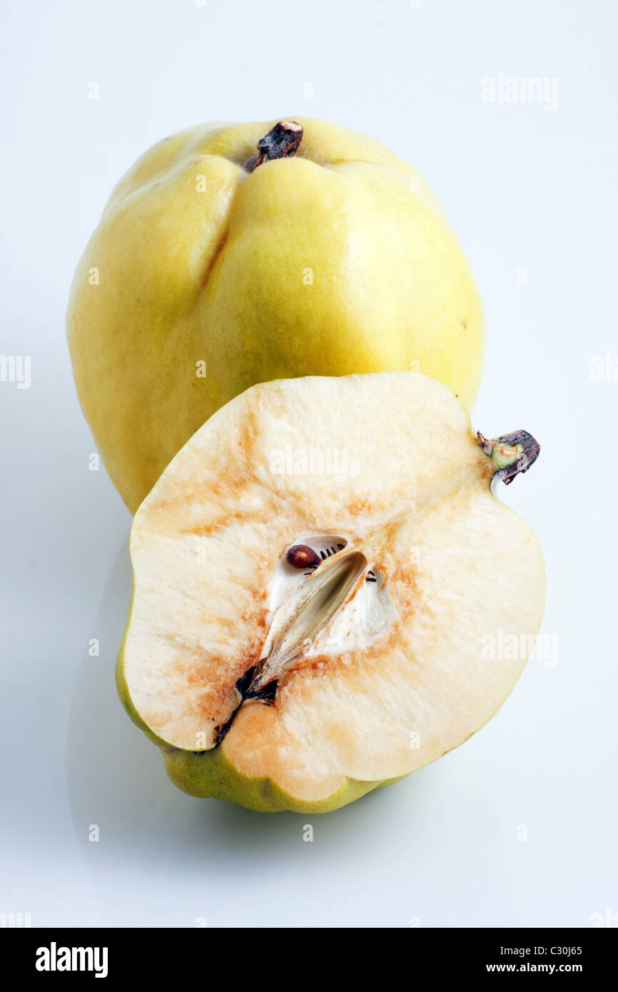 Pomme coing Banque de photographies et d’images à haute résolution - Alamy