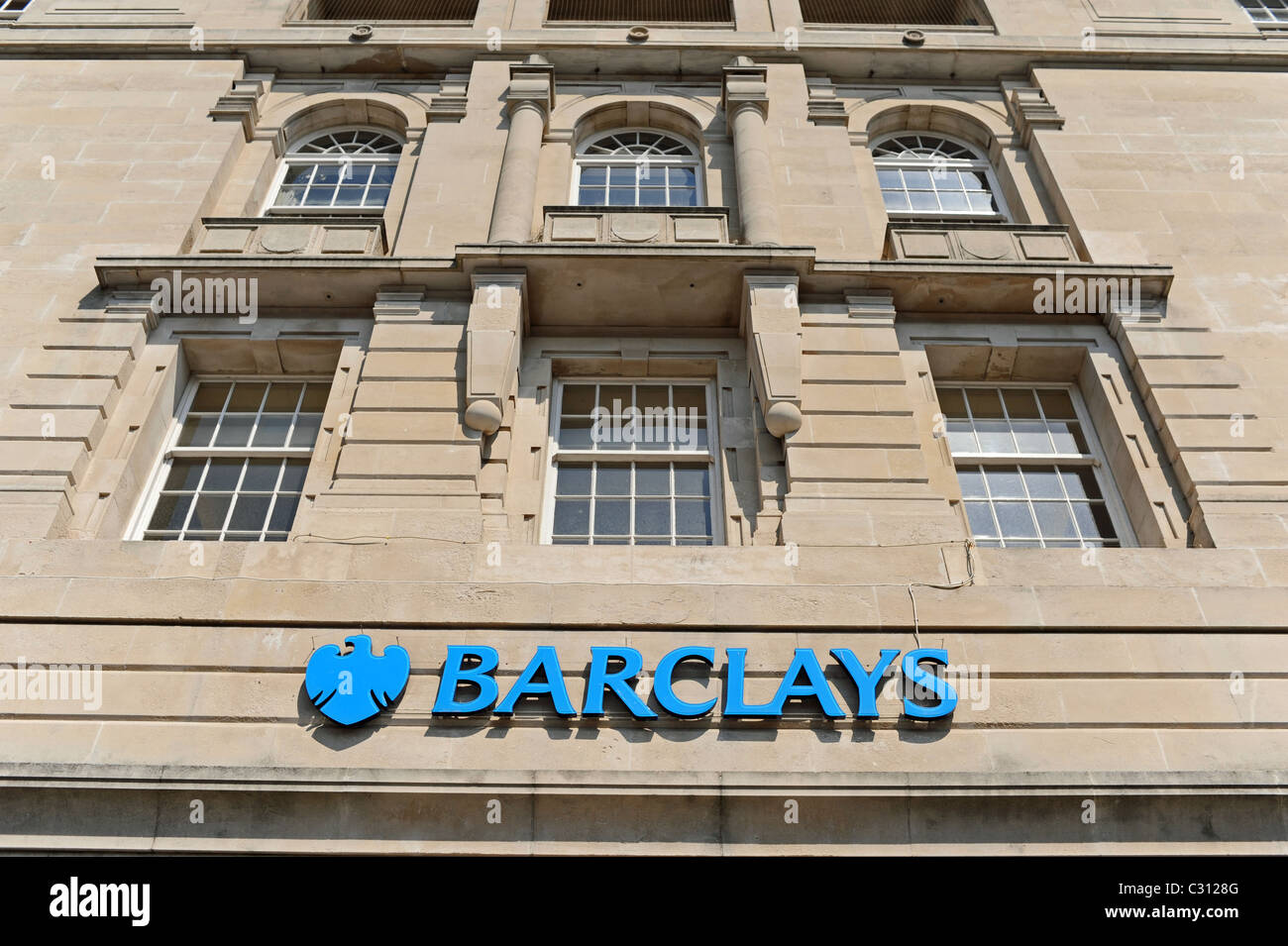 Barclays bank blue eagle sign Banque de photographies et d’images à ...