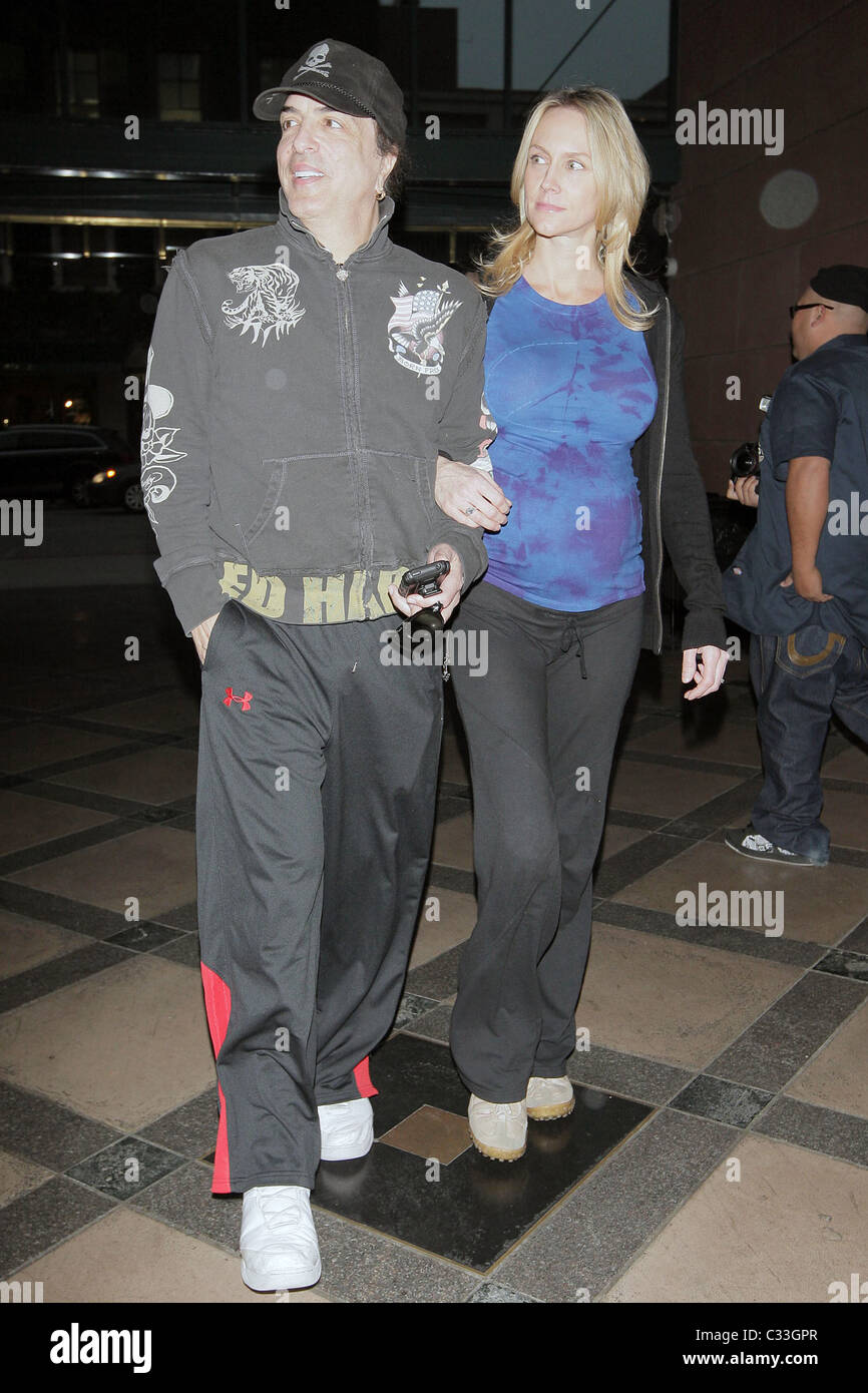 Paul stanley and wife erin Banque de photographies et d’images à haute ...