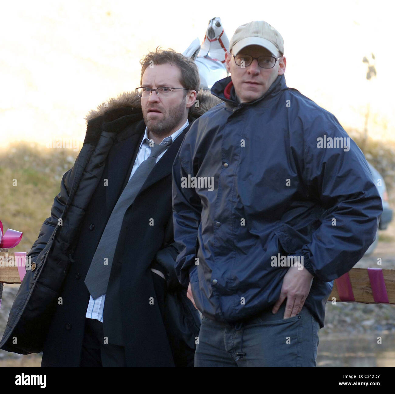 Ardal O'Hanlon et Arthur Mathews sur le plateau de tournage de 'grands ...