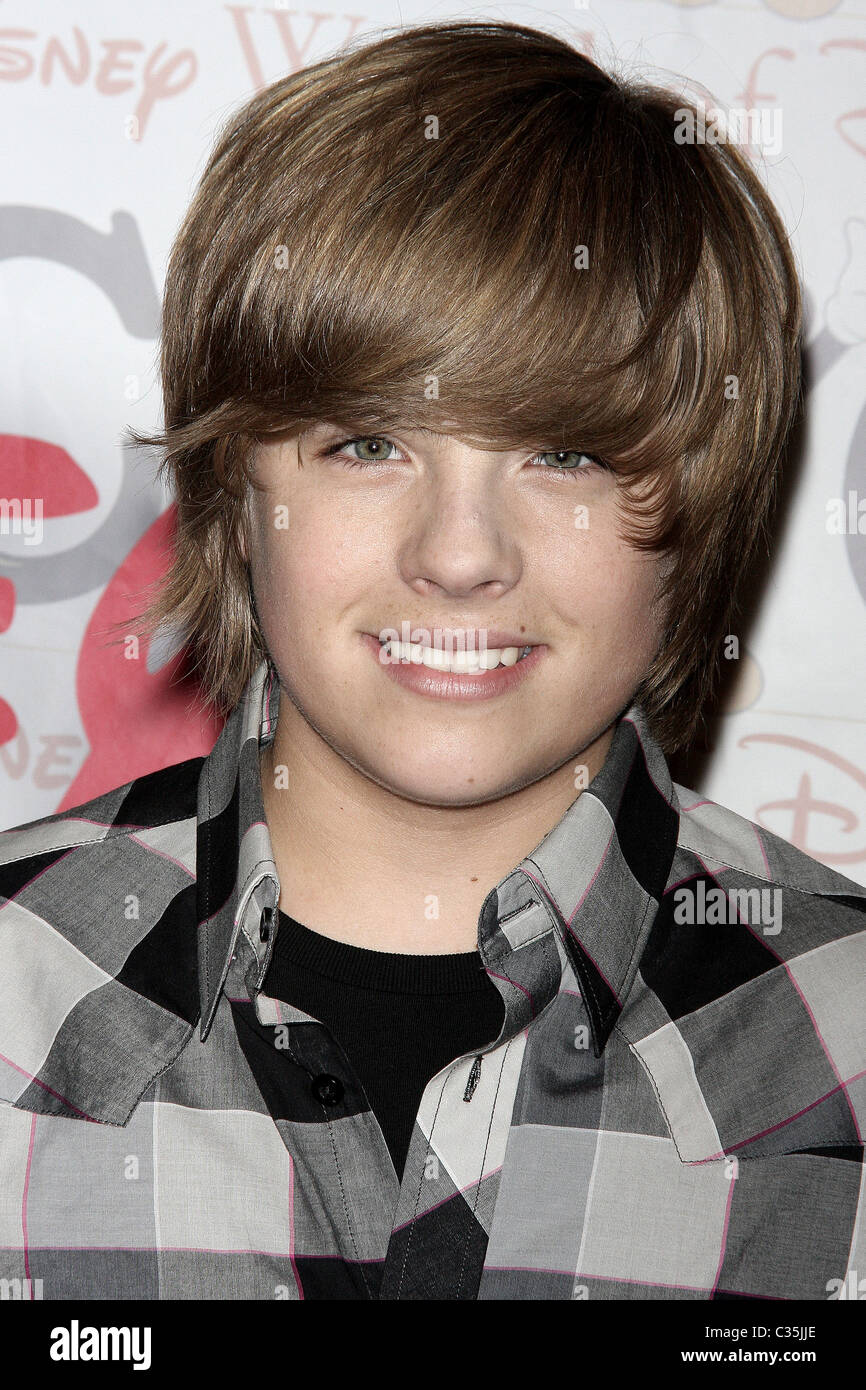 Dylan Sprouse Cast de la série à succès de Disney Channel "The Suite ...