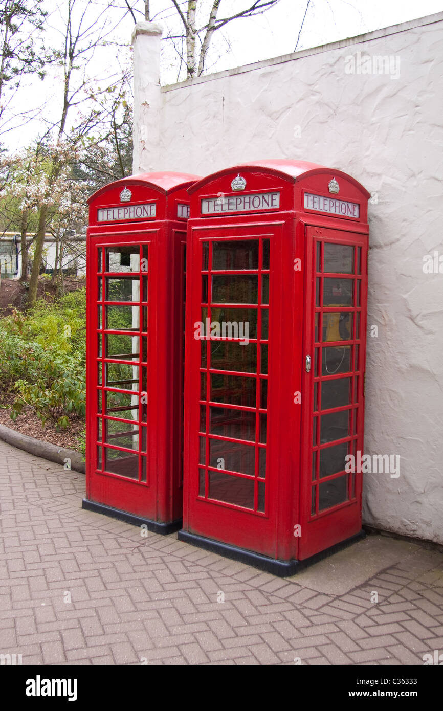 Red telephone boxes Banque de photographies et d’images à haute ...