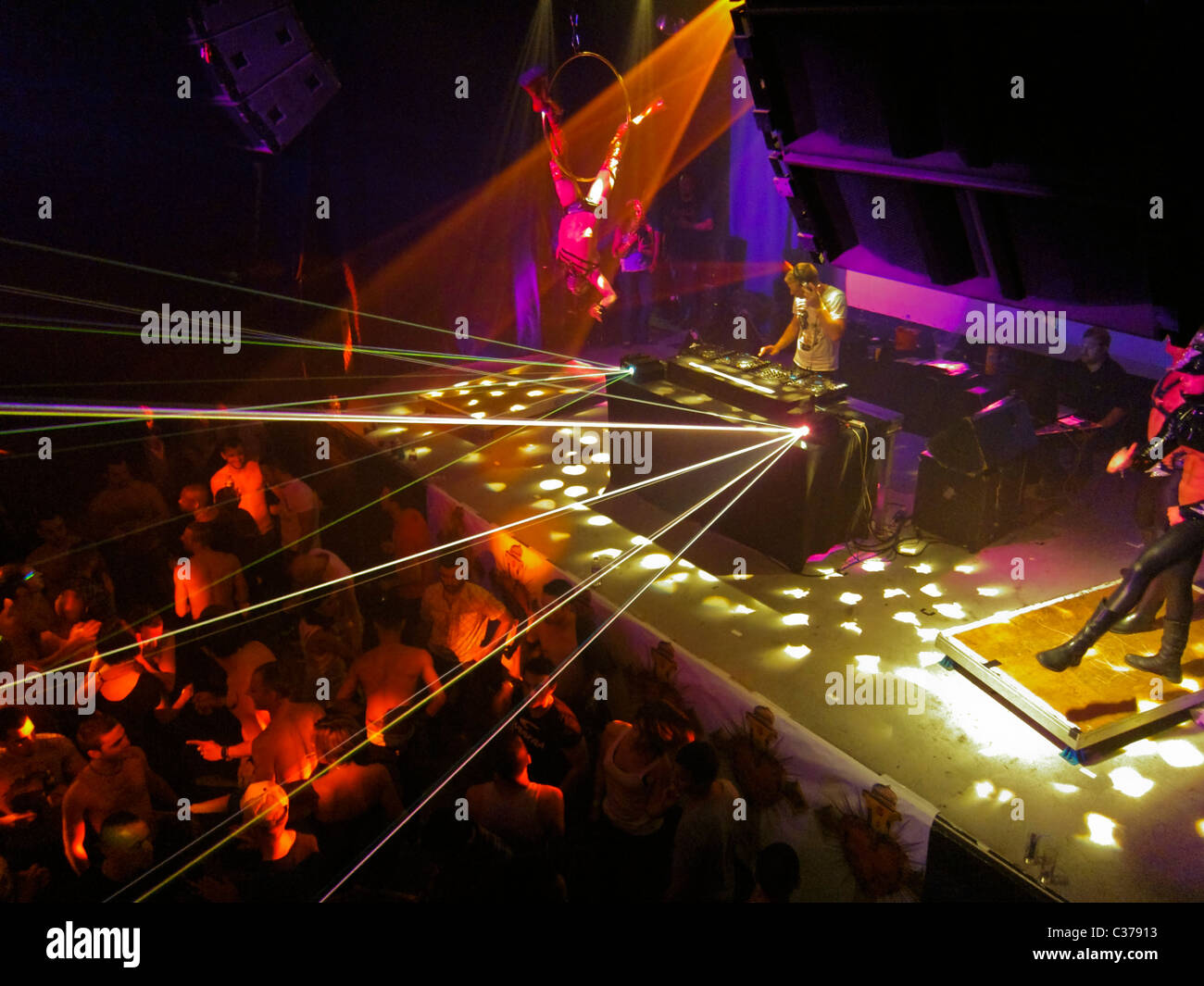 Paris, France, High angle, grande foule, gay Nightclub, intérieur, gay ...