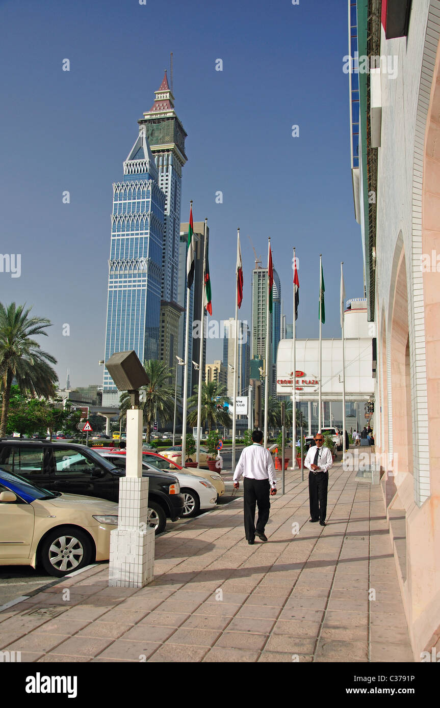 Sidewalk sheikh zayed road dubai Banque de photographies et d’images à ...