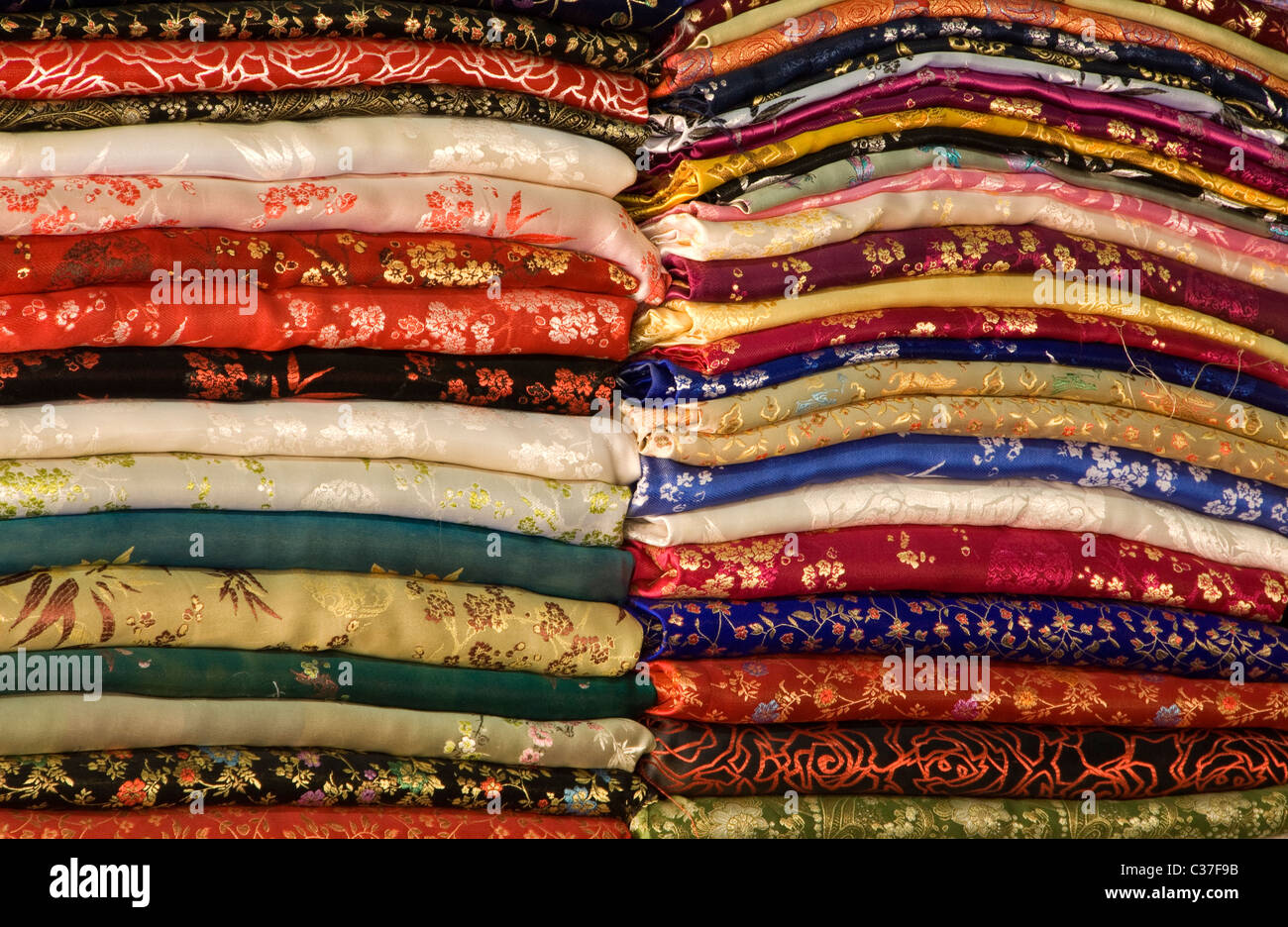 Tissus de soie Banque de photographies et d’images à haute résolution ...