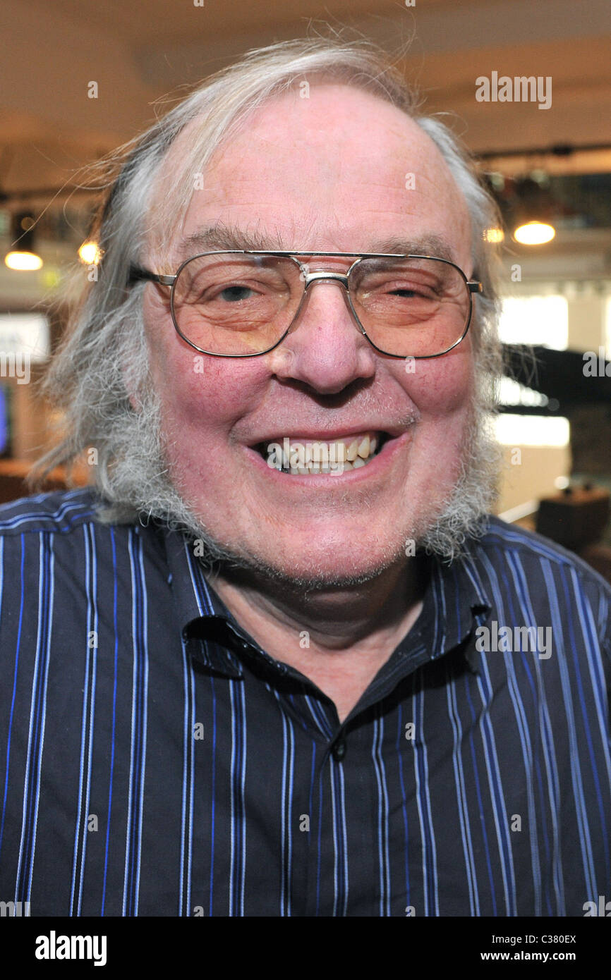 Professor colin pillinger Banque de photographies et d’images à haute ...