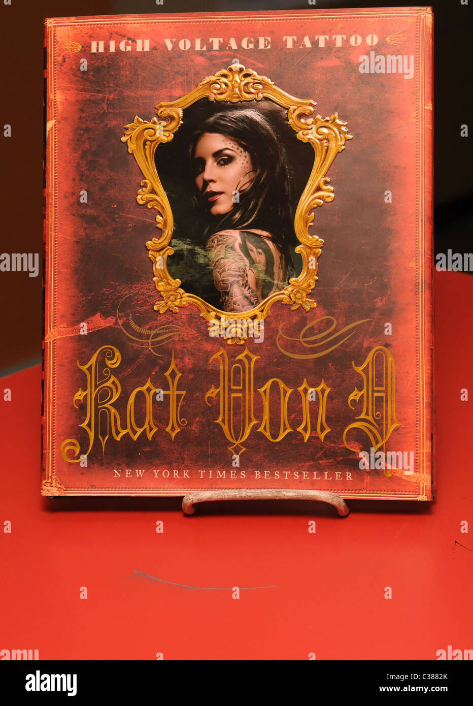 Tatouage Haute Tension Banque d'image et photos - Alamy