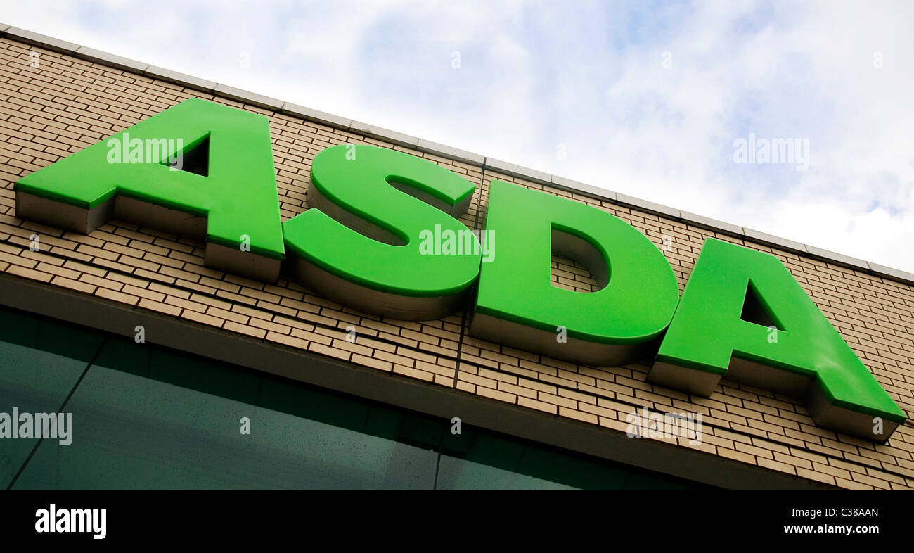 Asda devant le magasin Banque de photographies et d’images à haute ...