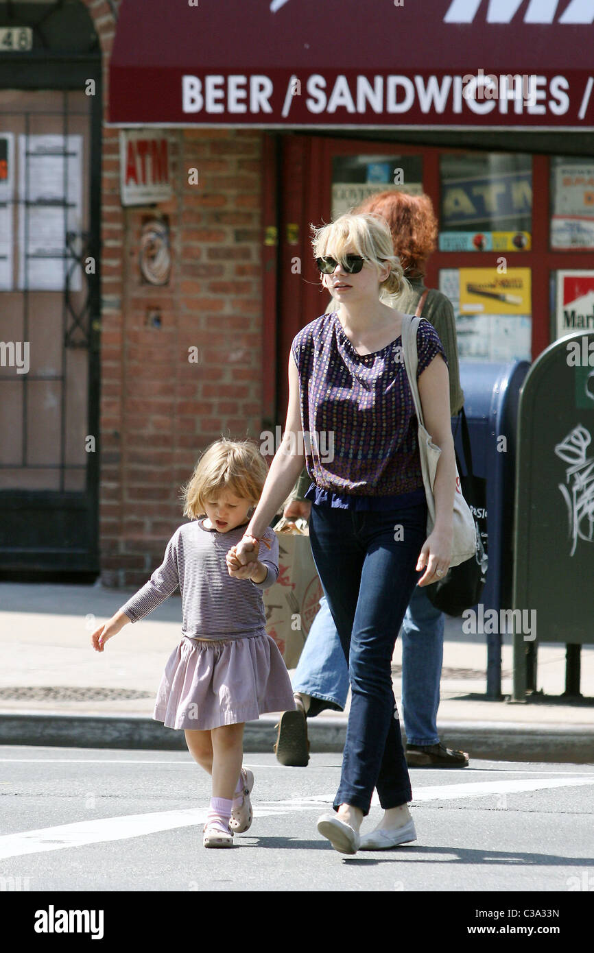 Michelle williams matilda ledger out Banque de photographies et d ...