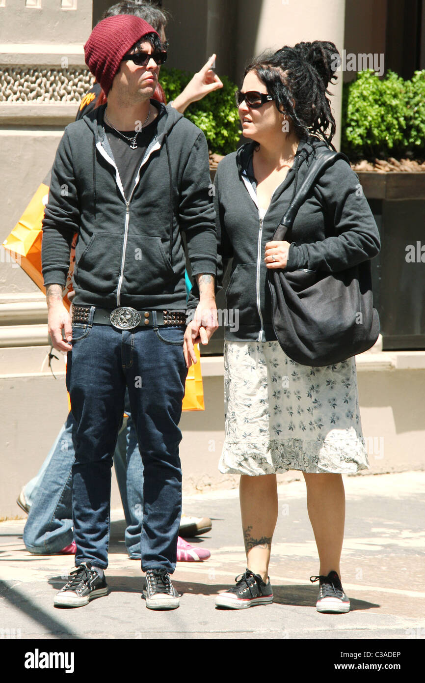 Billie joe armstrong and adrienne armstrong Banque de photographies et ...
