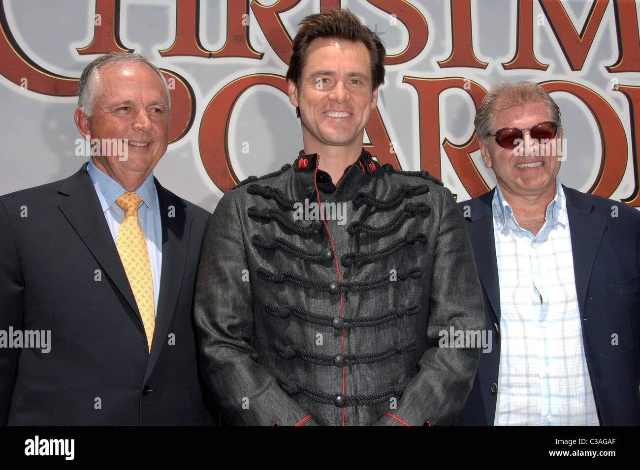 Dick Cook, président de The Walt Disney Studios, Jim Carrey et Robert ...