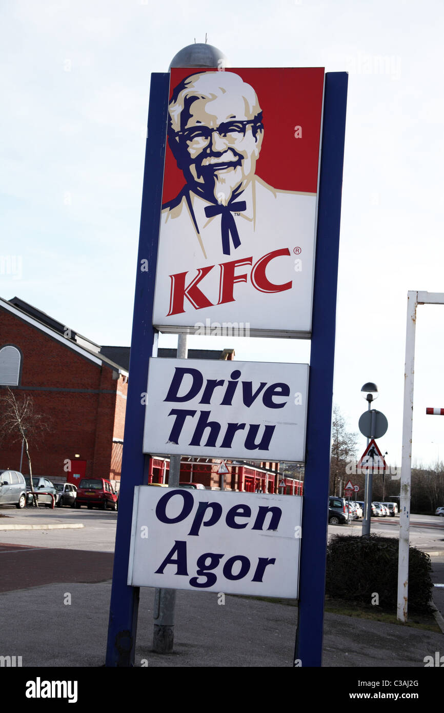 Drive thru sign Banque de photographies et d’images à haute résolution ...
