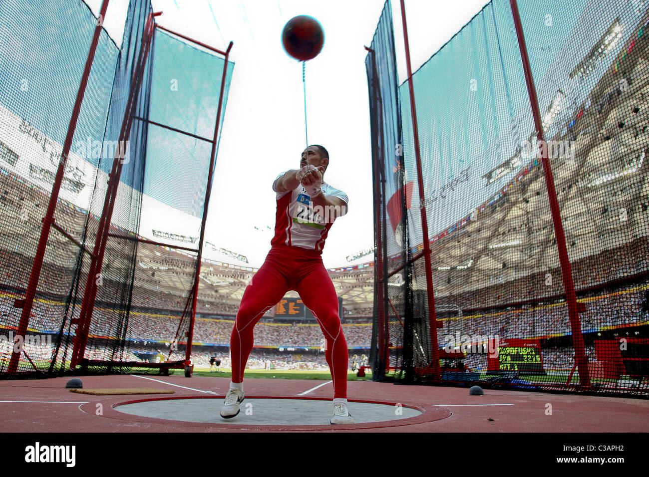 Koji Murofushi (JPN) qui se font concurrence sur la qualification de ...