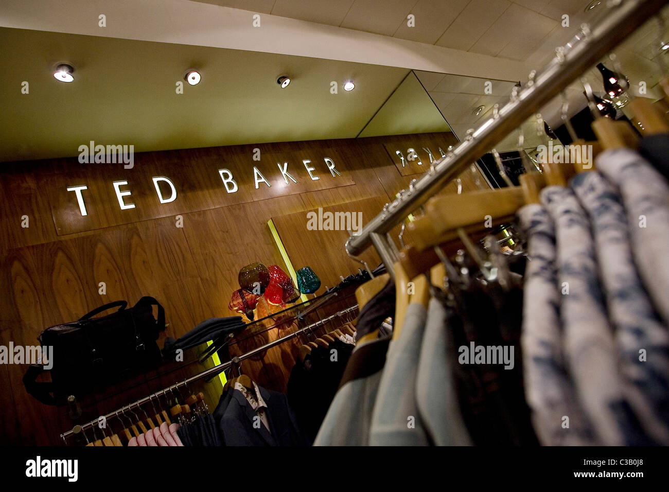 Ted baker clothing Banque de photographies et d’images à haute ...