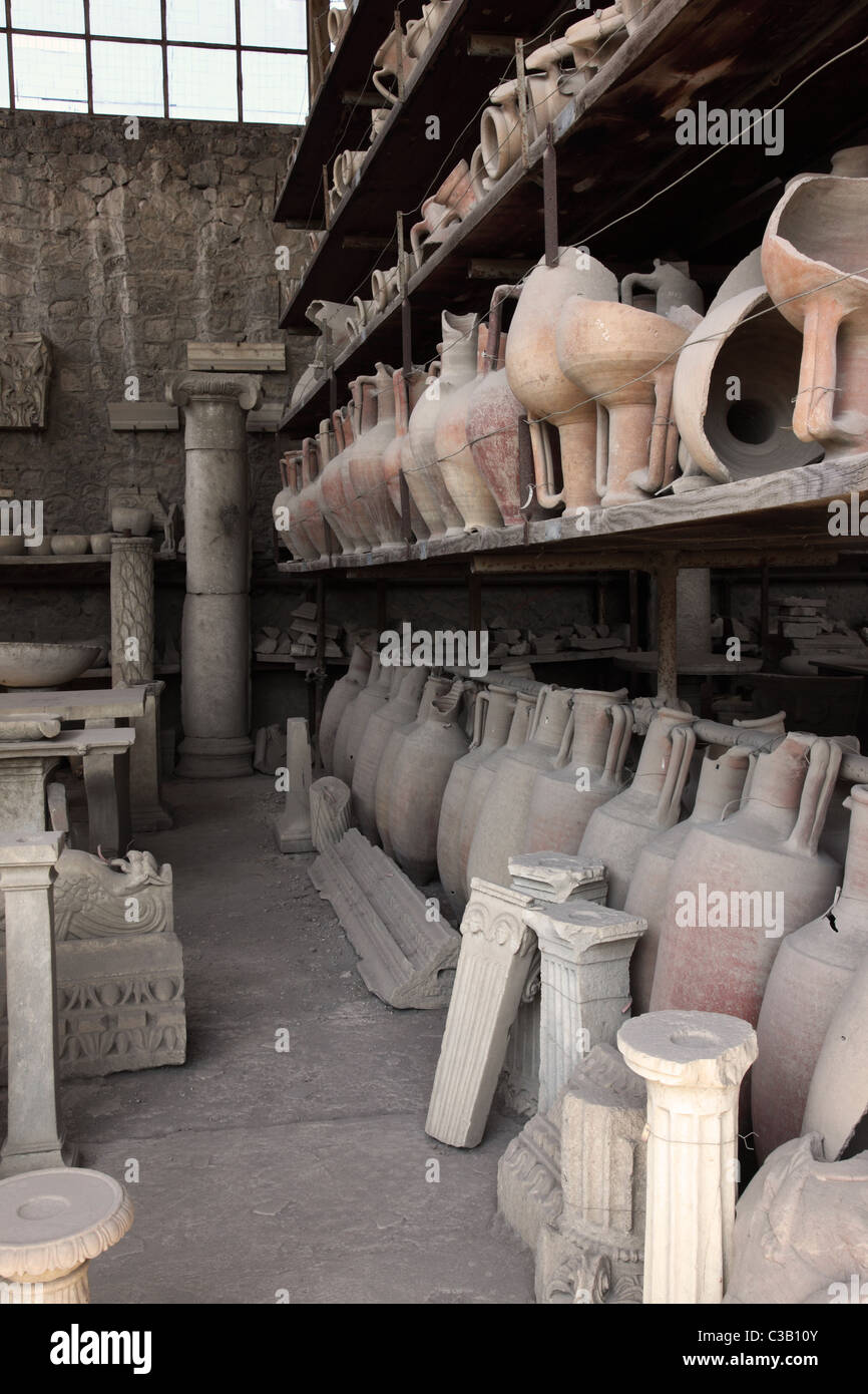 Roman artifacts Banque de photographies et d’images à haute résolution - Alamy