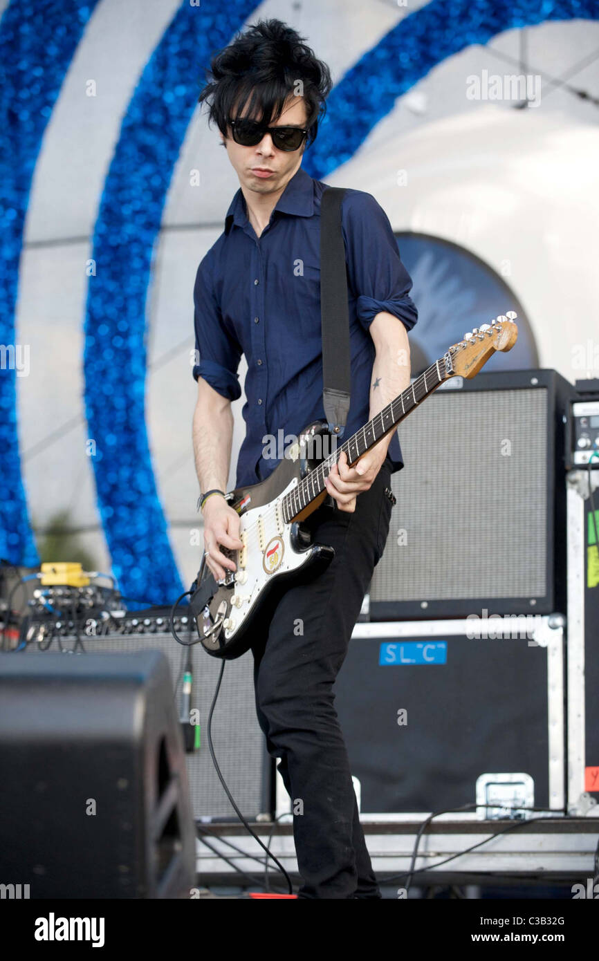 Nick zinner Banque de photographies et d’images à haute résolution - Alamy