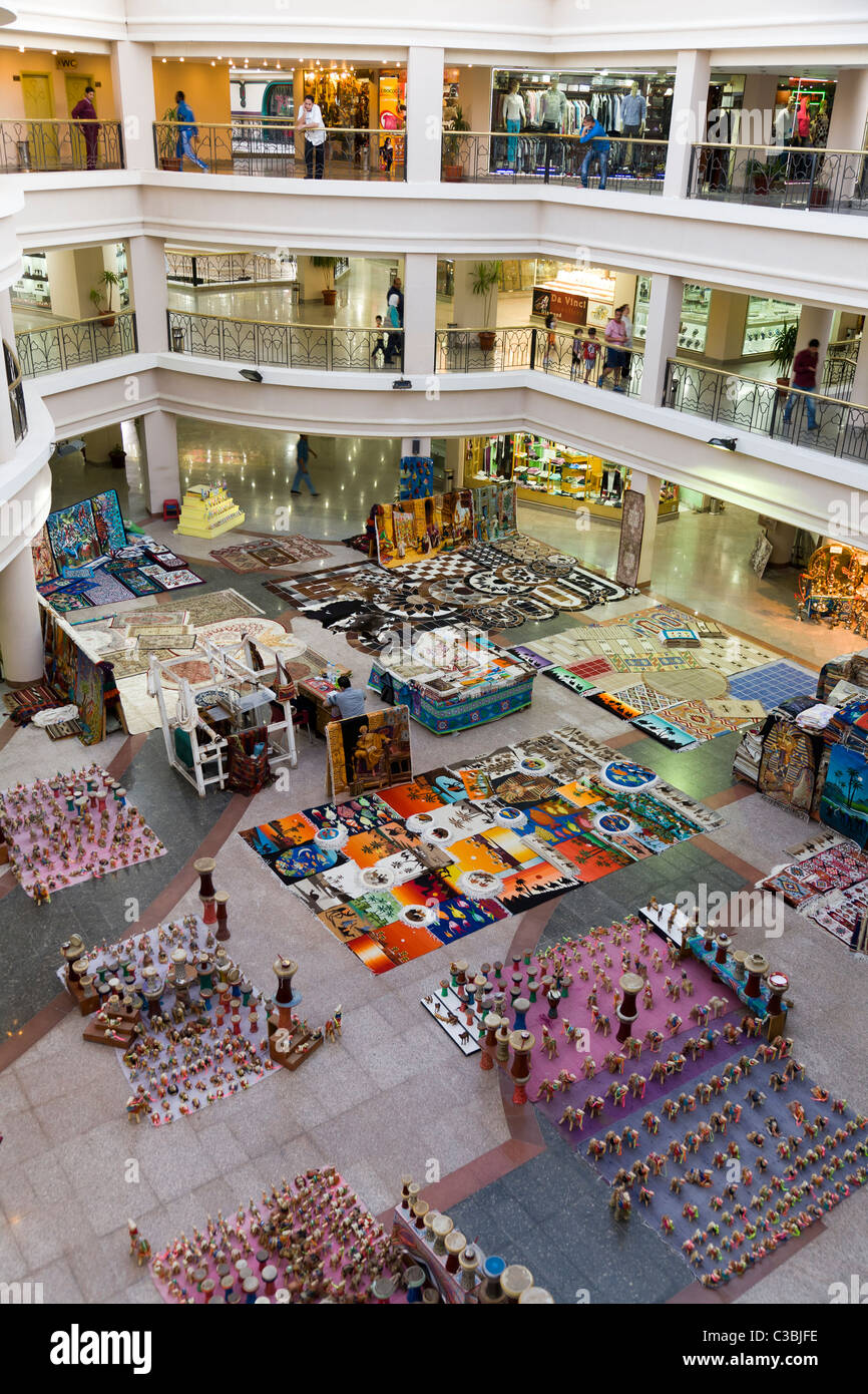 Shopping center naama bay sharm Banque de photographies et d’images à ...
