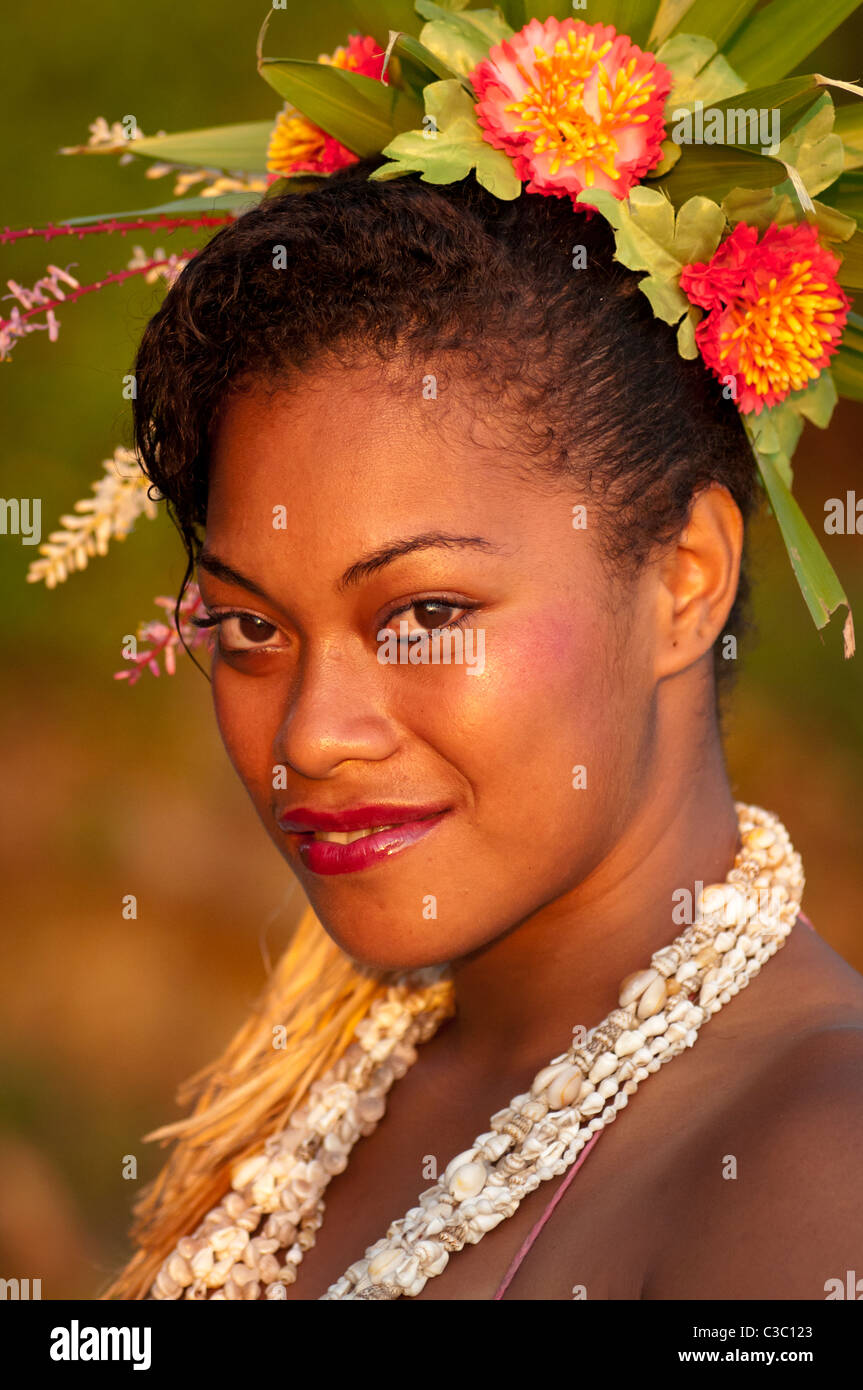 Women dance fiji Banque de photographies et d’images à haute résolution ...