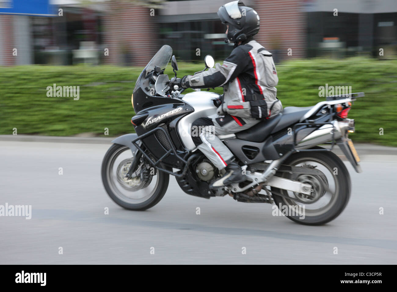 Honda goldwing man riding Banque de photographies et d’images à haute ...