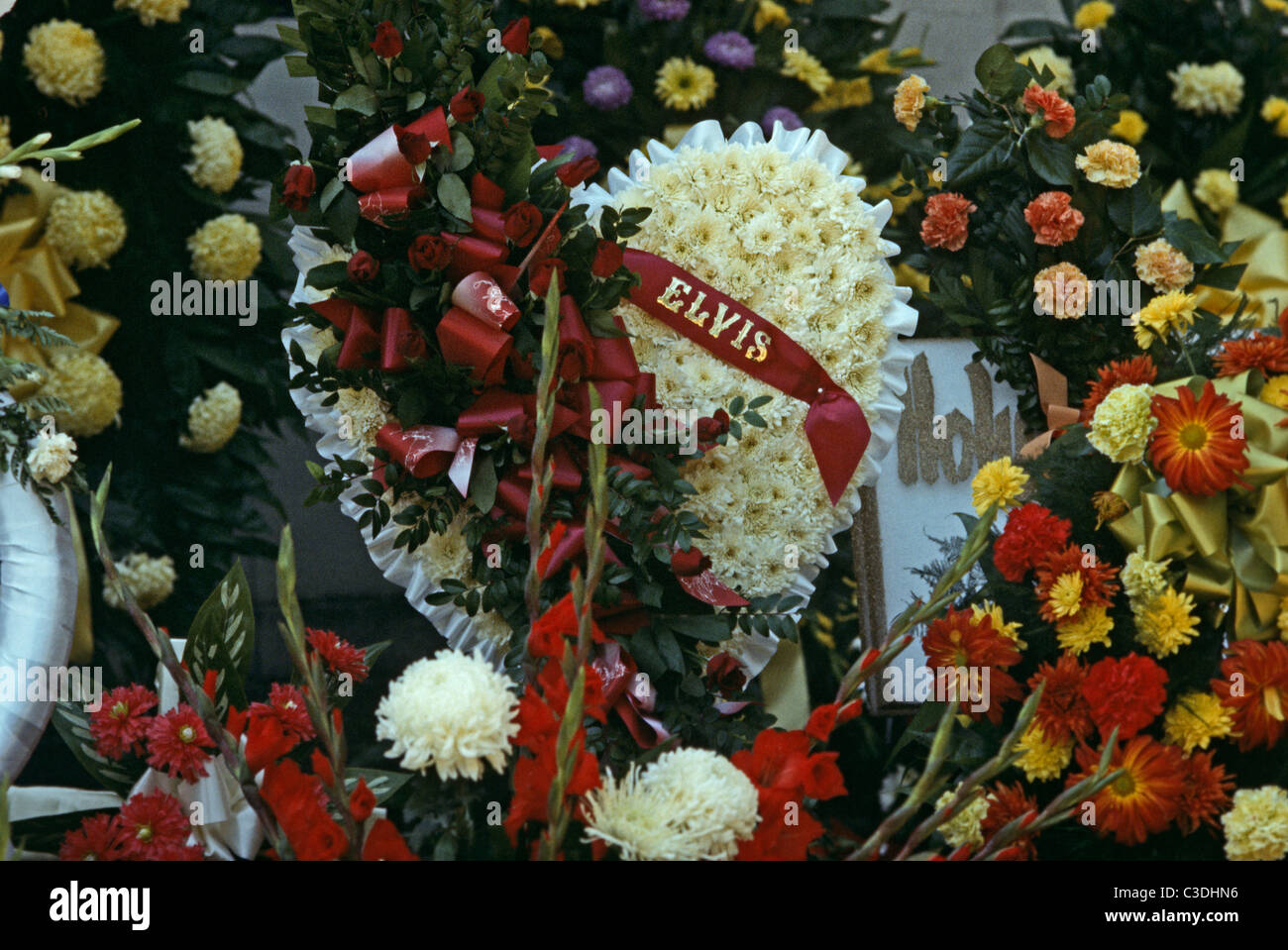 Elvis presley funeral flowers memphis Banque de photographies et d ...