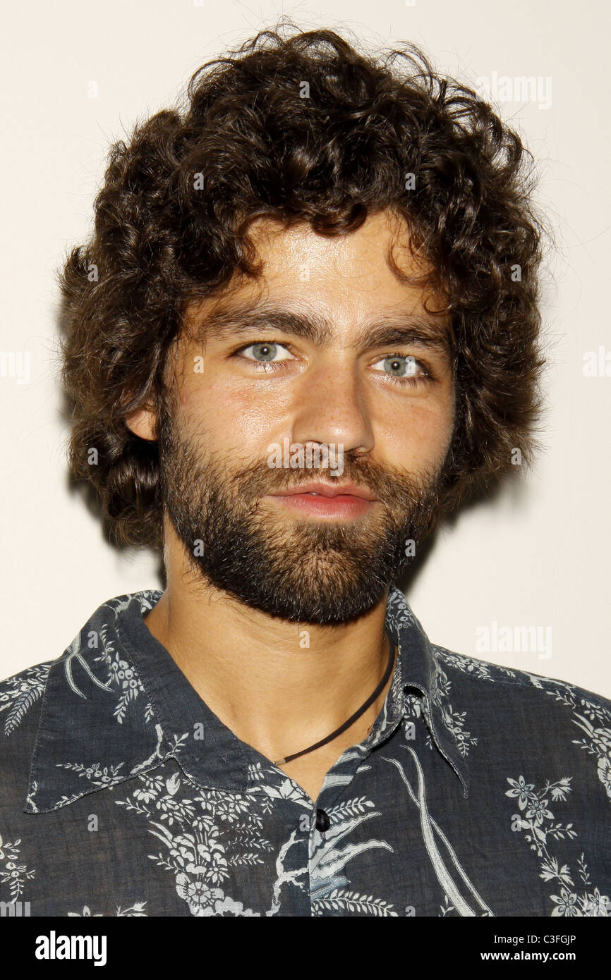 Adrian Grenier Soirée d'ouverture de 'Victoria et Frederick Pour ...