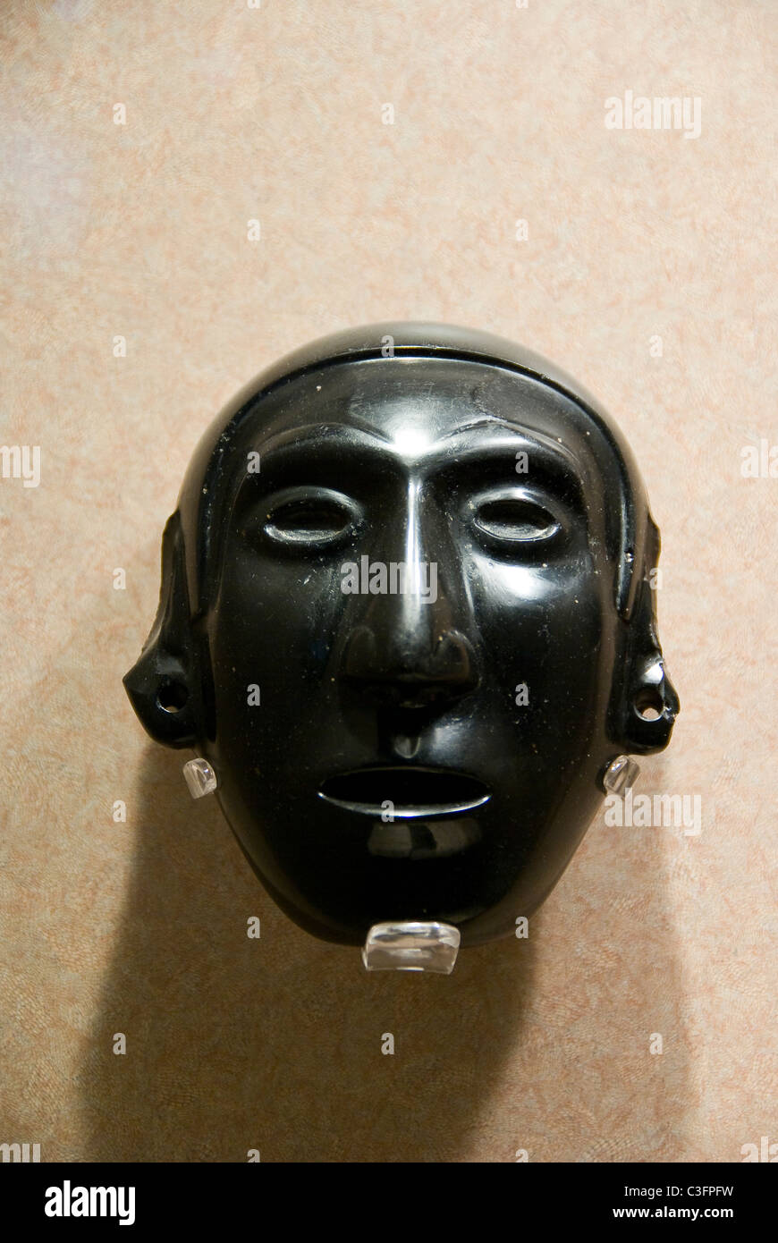 Pre columbian mask Banque de photographies et d’images à haute ...