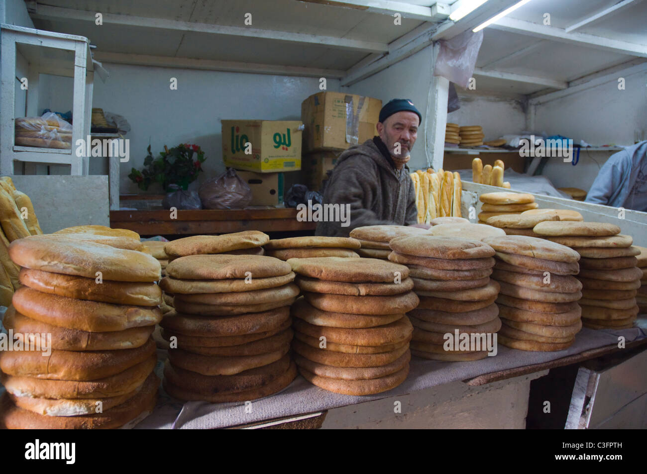 Le Khobz pain marocain à l'intérieur de marchés couverts en dehors de ...