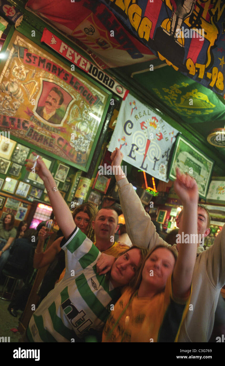 Celtic football club fans Banque de photographies et d’images à haute ...