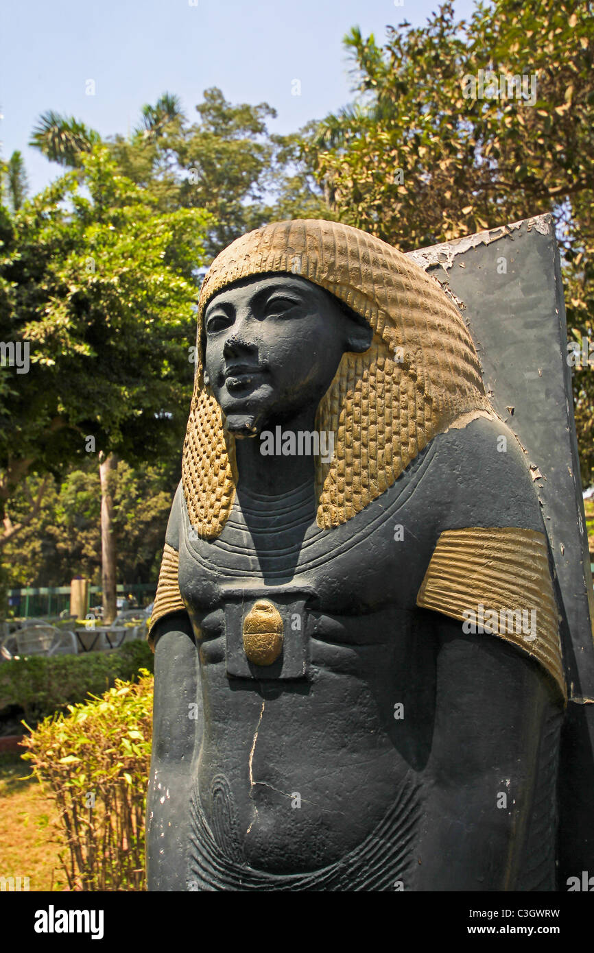 Ancient egyptian statue Banque de photographies et d’images à haute ...